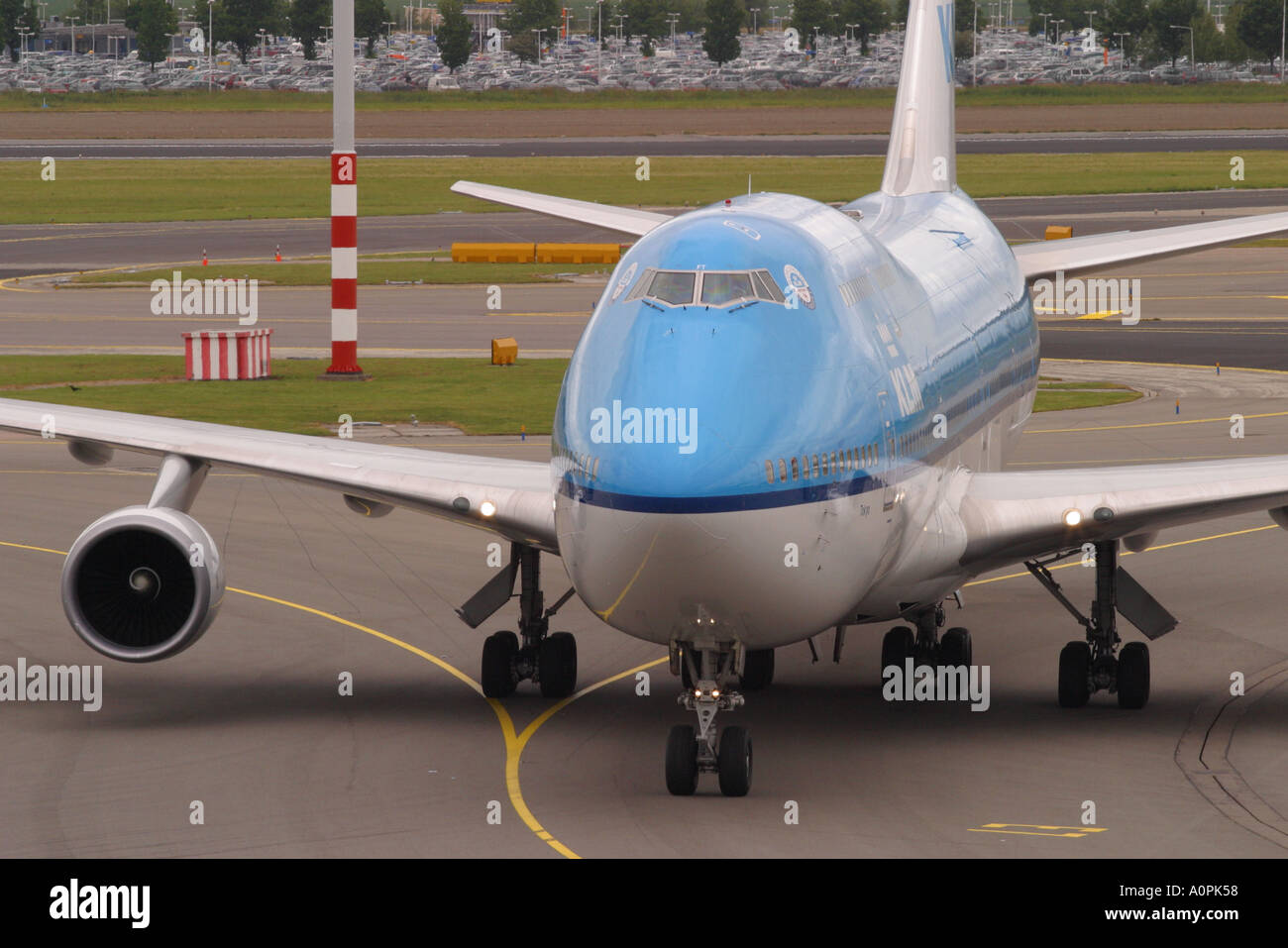 Avion de ligne à longue portée Banque de photographies et d’images à ...