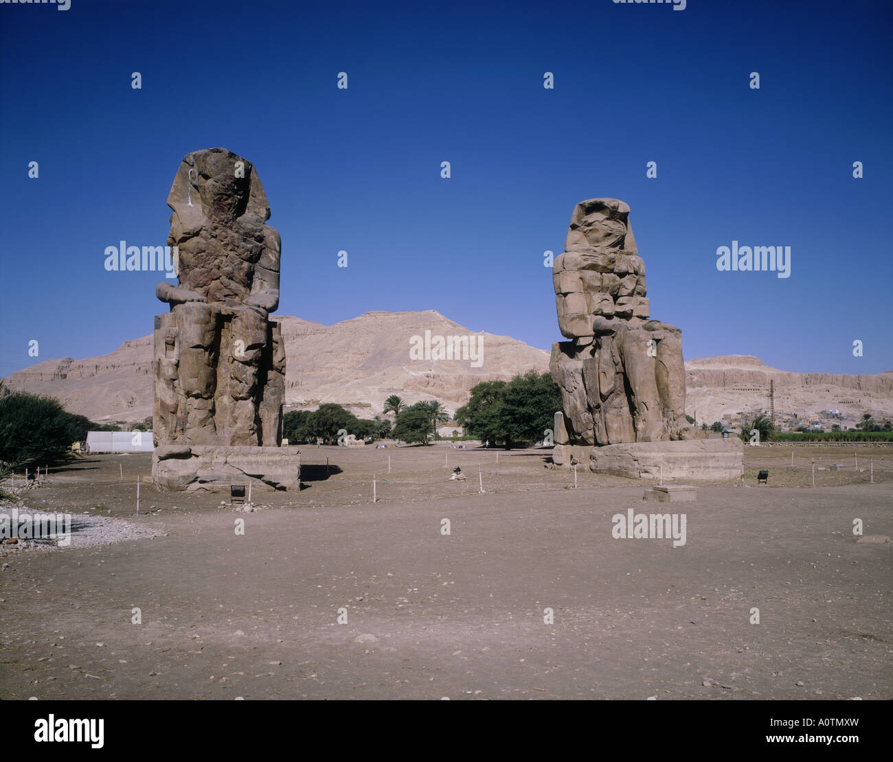 Colossus of memnon Banque de photographies et d’images à haute ...