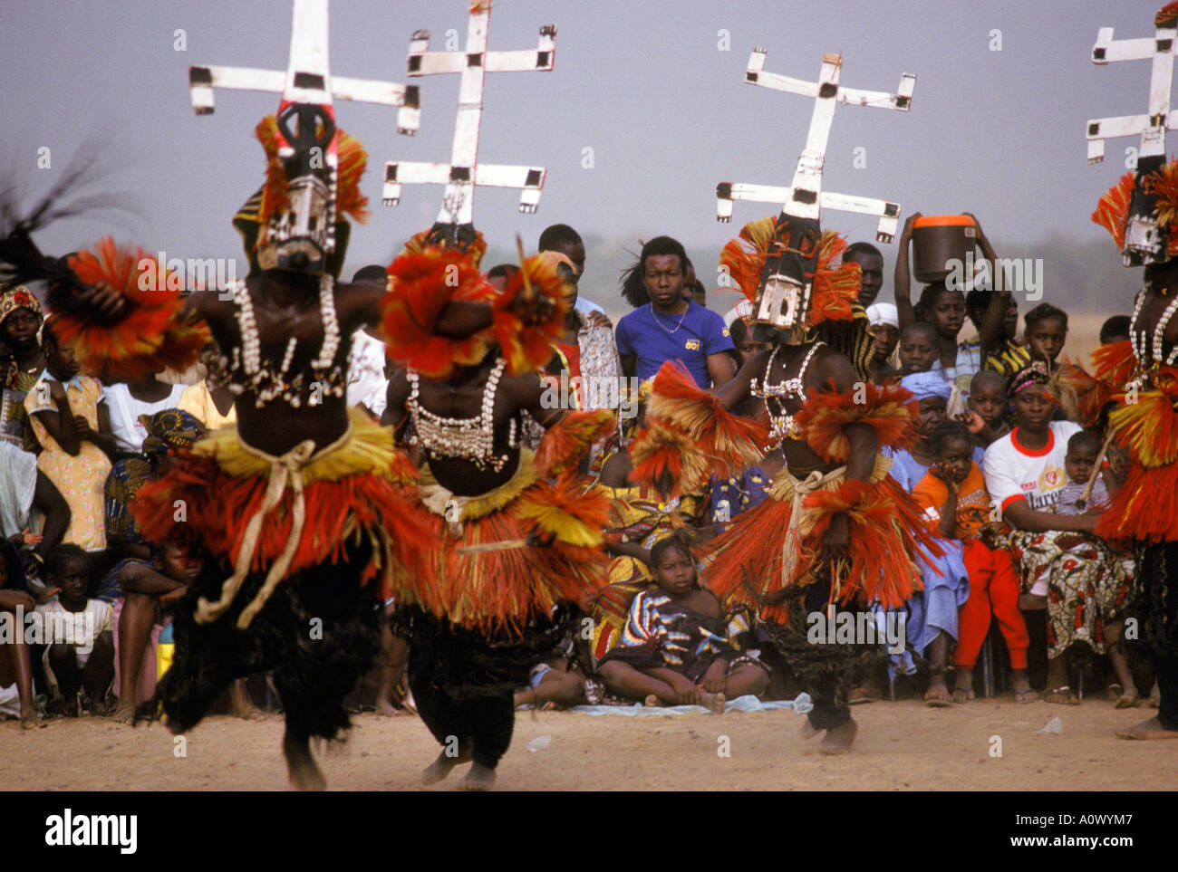 Dogon mali dancing Banque de photographies et d’images à haute ...
