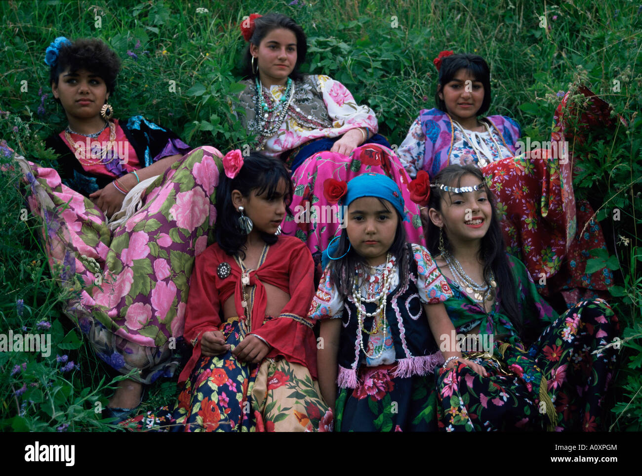 Filles tsigane rom gitane Banque de photographies et d’images à haute ...