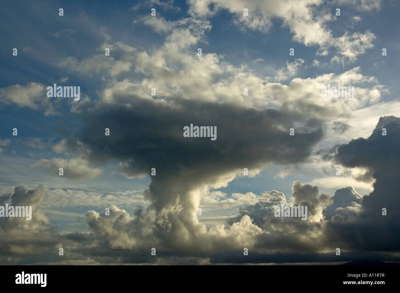 Cumulus nimbus Banque de photographies et d’images à haute résolution ...