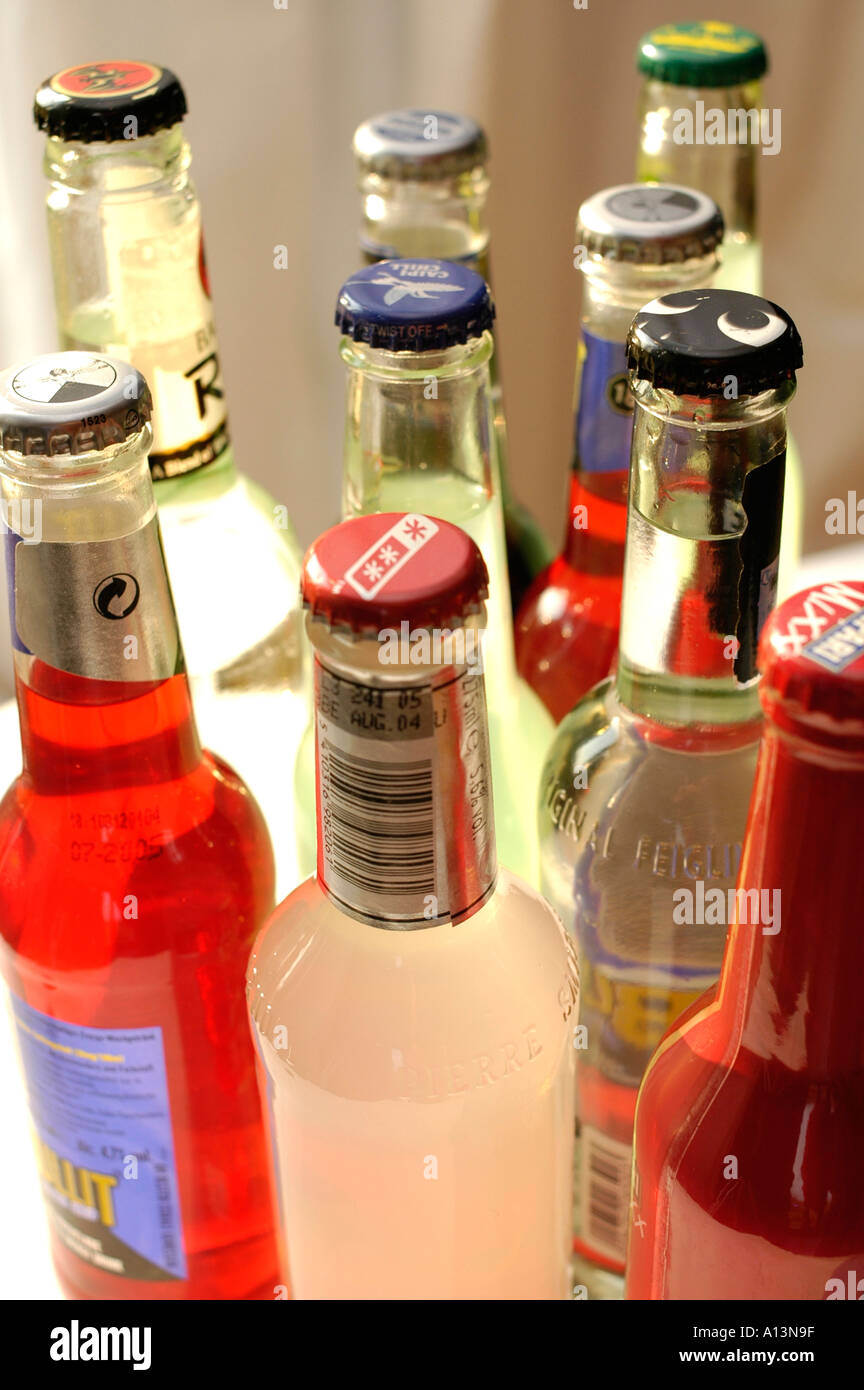 Bottles of alcopops drinks Banque de photographies et d’images à haute ...