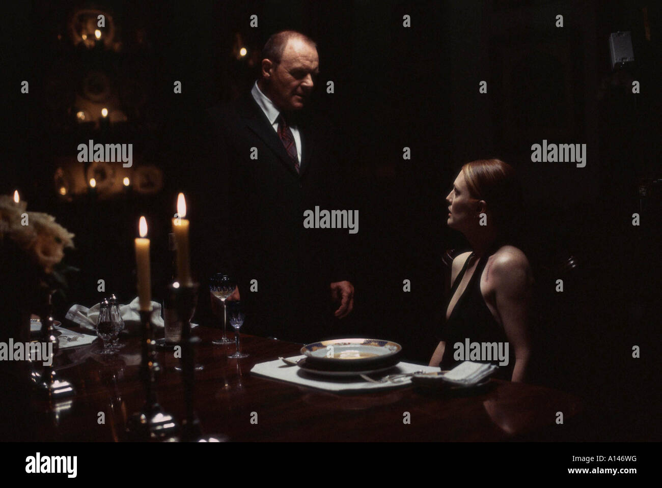 Anthony hopkins julianne moore hannibal Banque de photographies et d’images à haute résolution ...