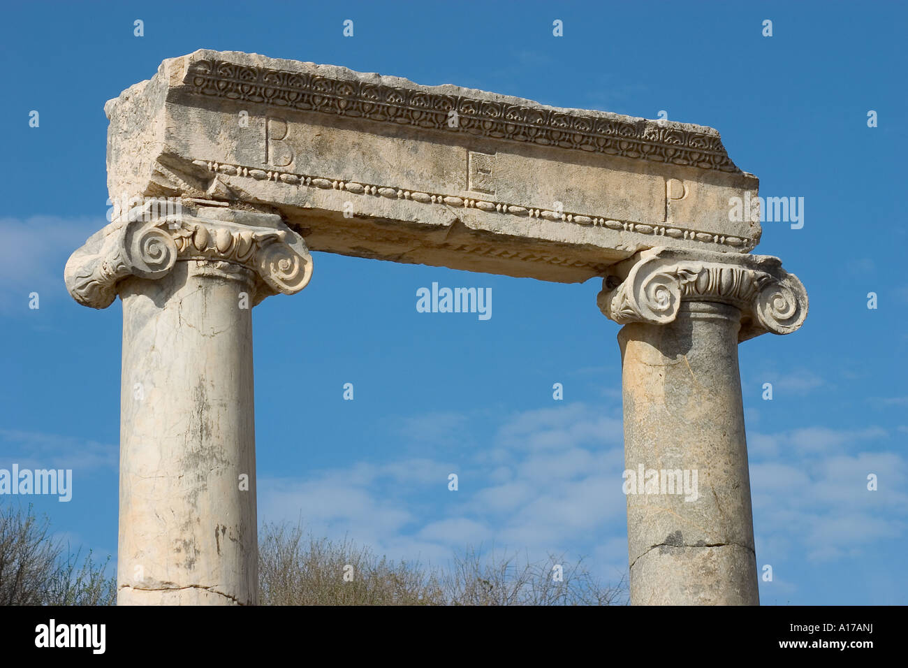 Colonne brisée Banque de photographies et d’images à haute résolution ...