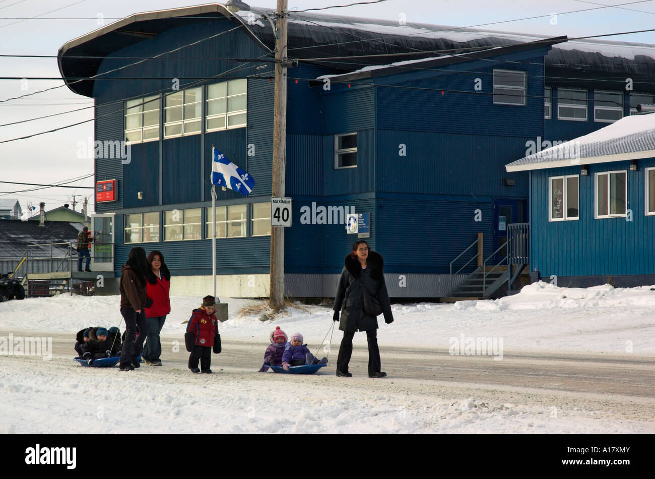 Enfants inuits canada Banque de photographies et d’images à haute ...