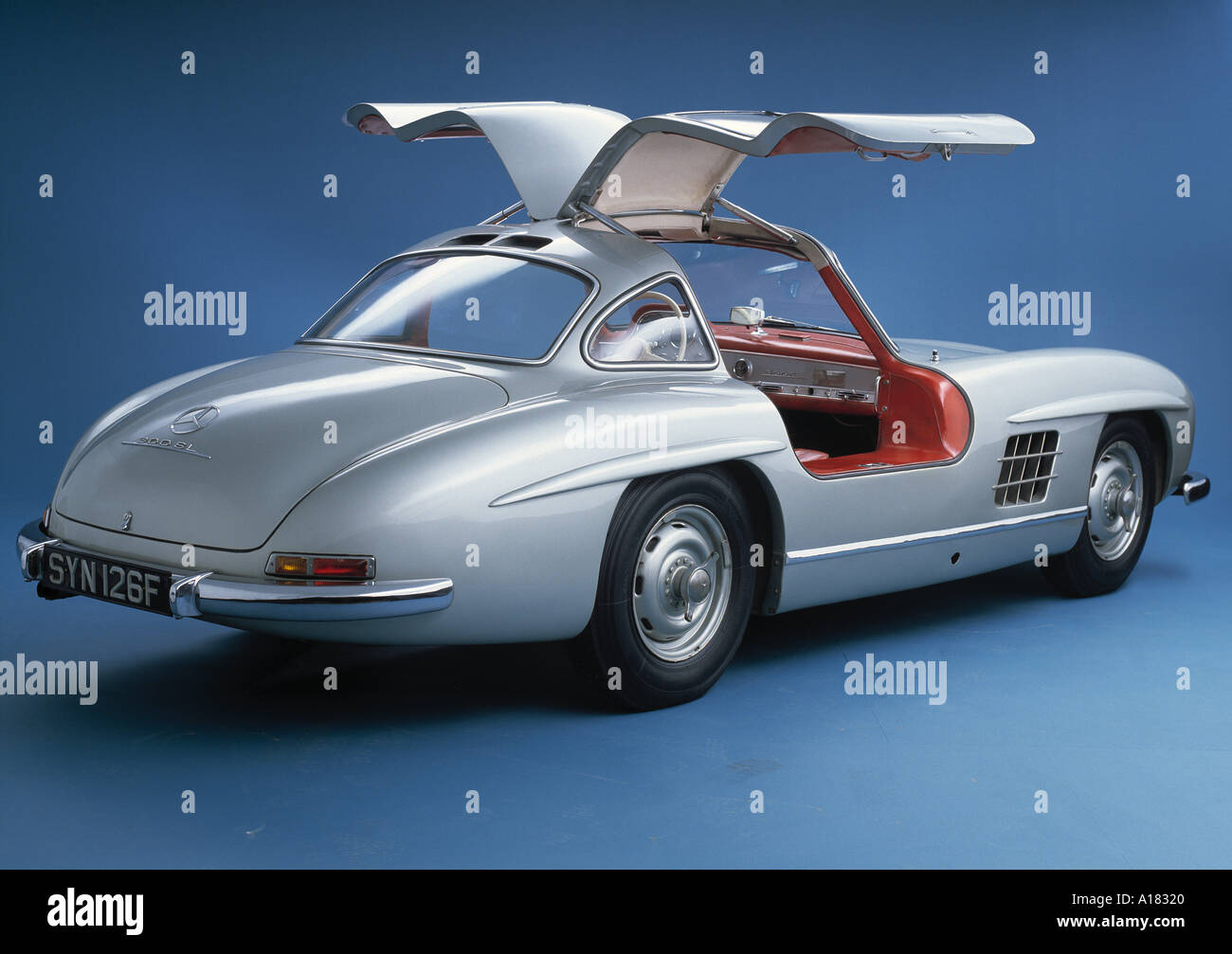 Gullwing doors Banque de photographies et d’images à haute résolution ...