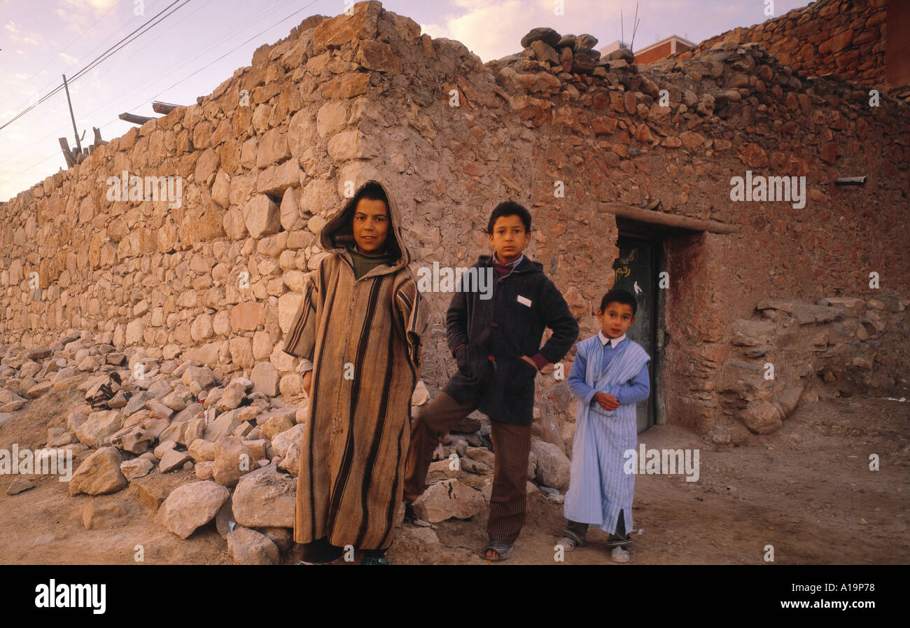 Boys in marrakech morocco Banque de photographies et d’images à haute ...