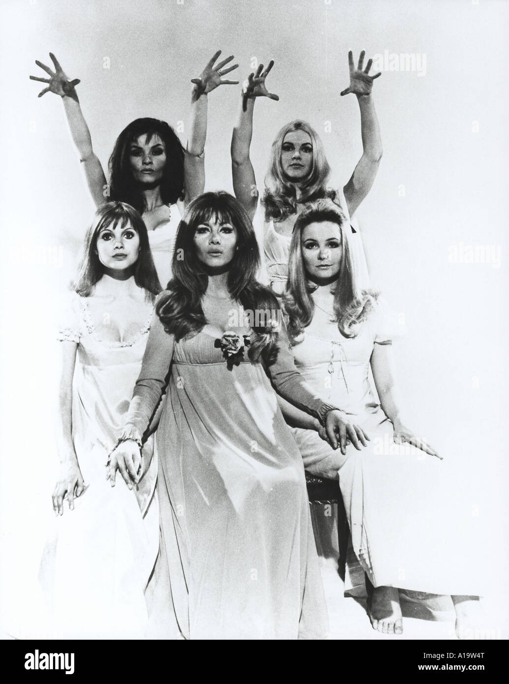 Les amoureux des vampires 1970 ingrid pitt Banque de photographies et d’images à haute ...