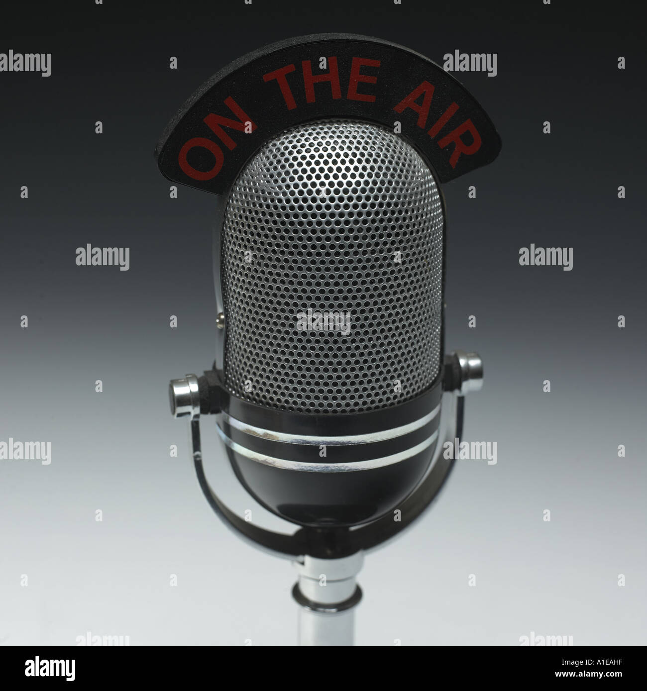 Vintage 50s microphone Banque de photographies et d’images à haute ...