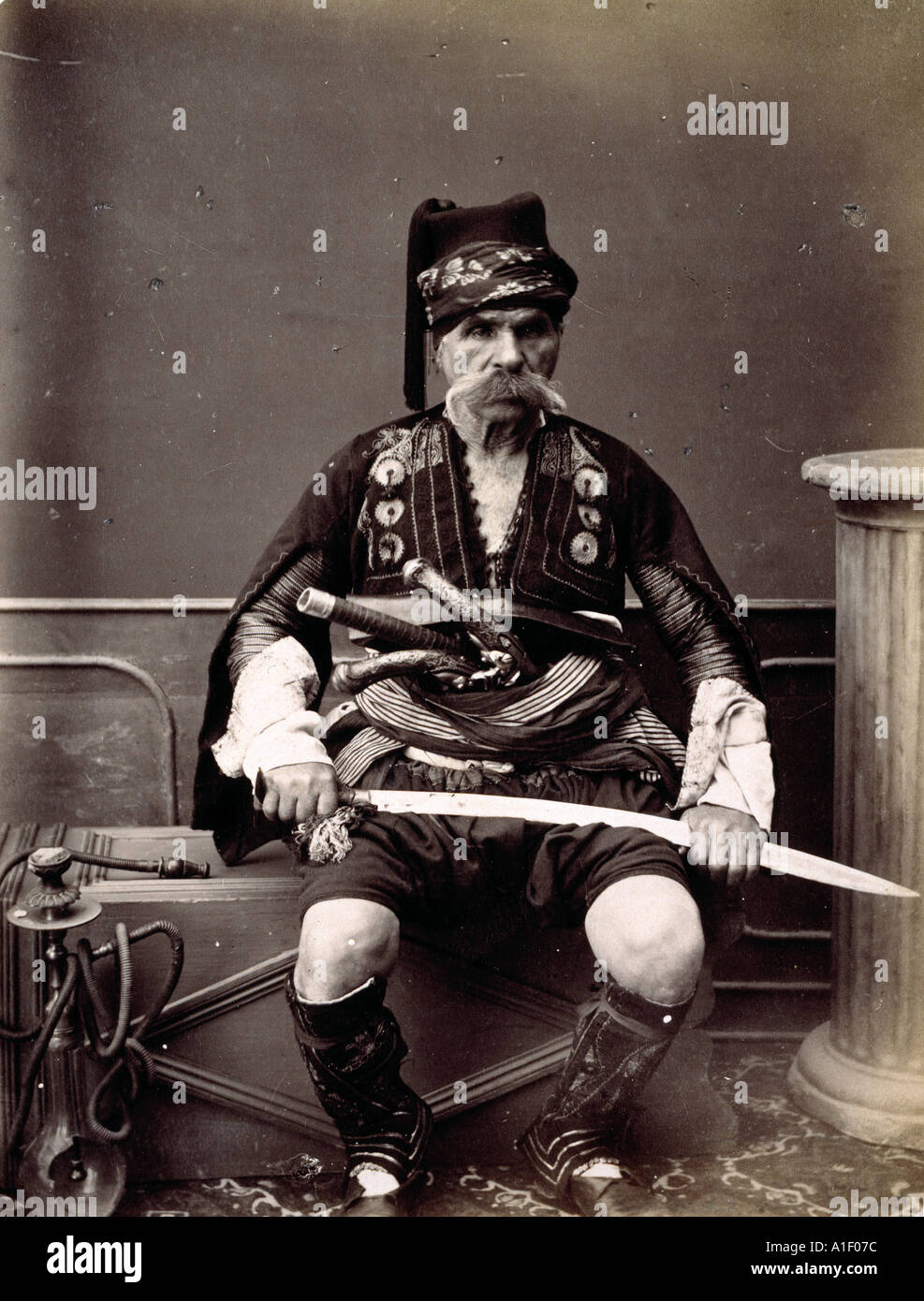 Turk with sword Banque de photographies et d’images à haute résolution ...