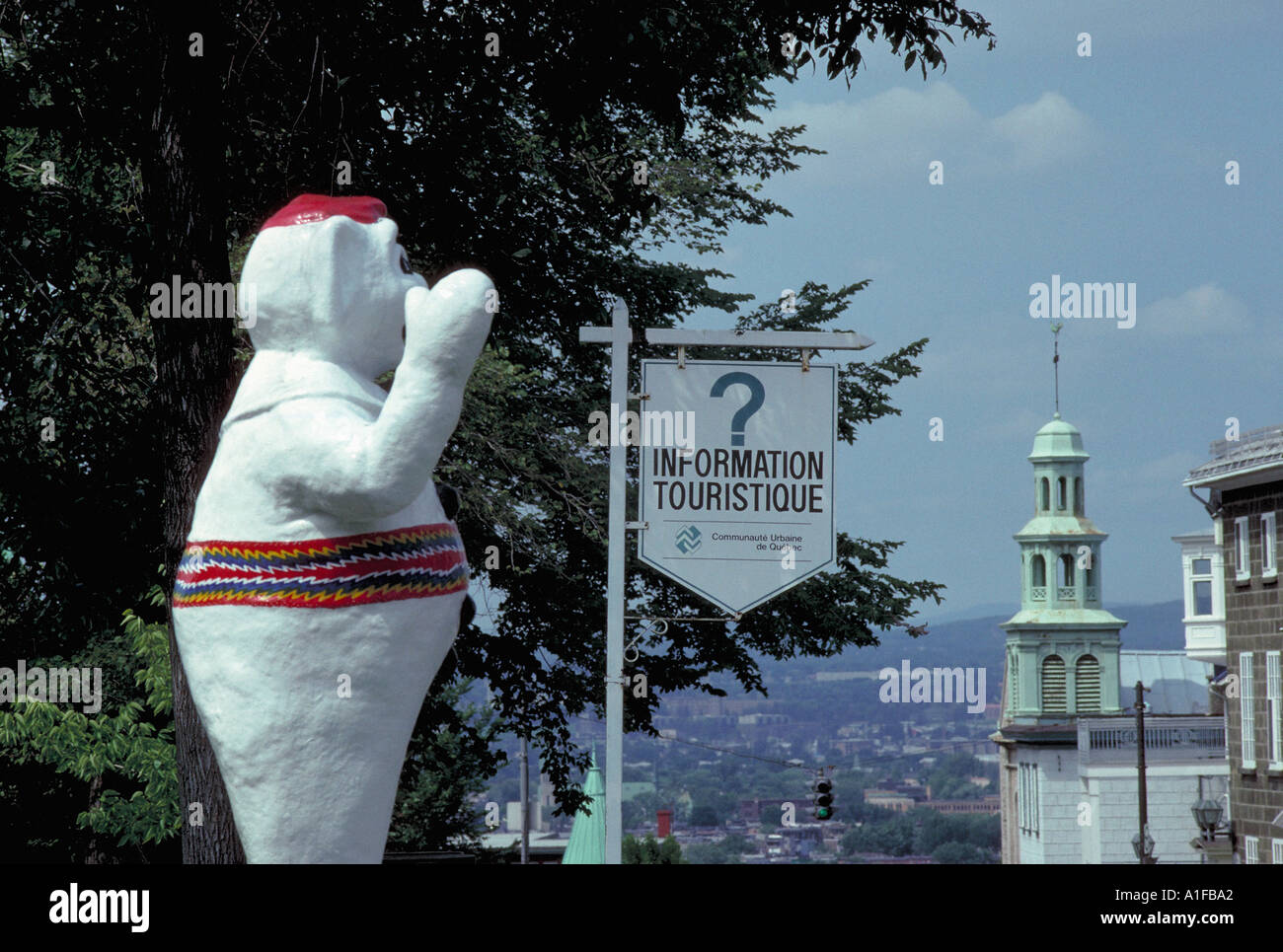 The quebec city winter carnival mascot Banque de photographies et d ...