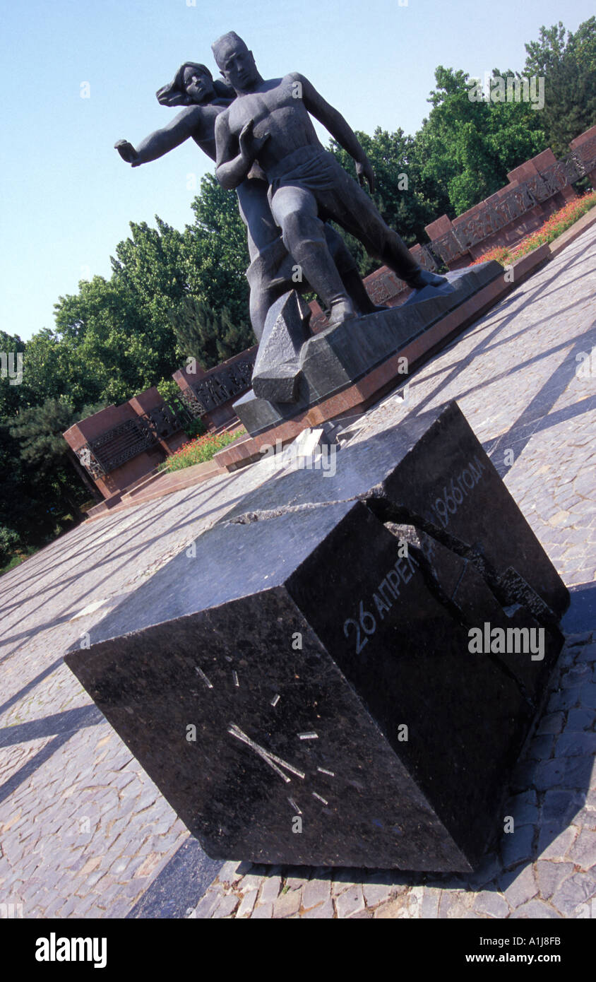 Séisme et courage monument, Tachkent, Ouzbékistan. Un mémorial au ...
