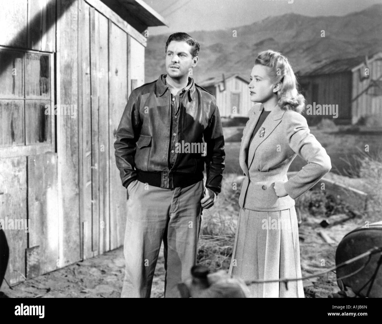 Saboteur robert cummings directeur de priscilla lane Banque de photographies et d’images à haute ...