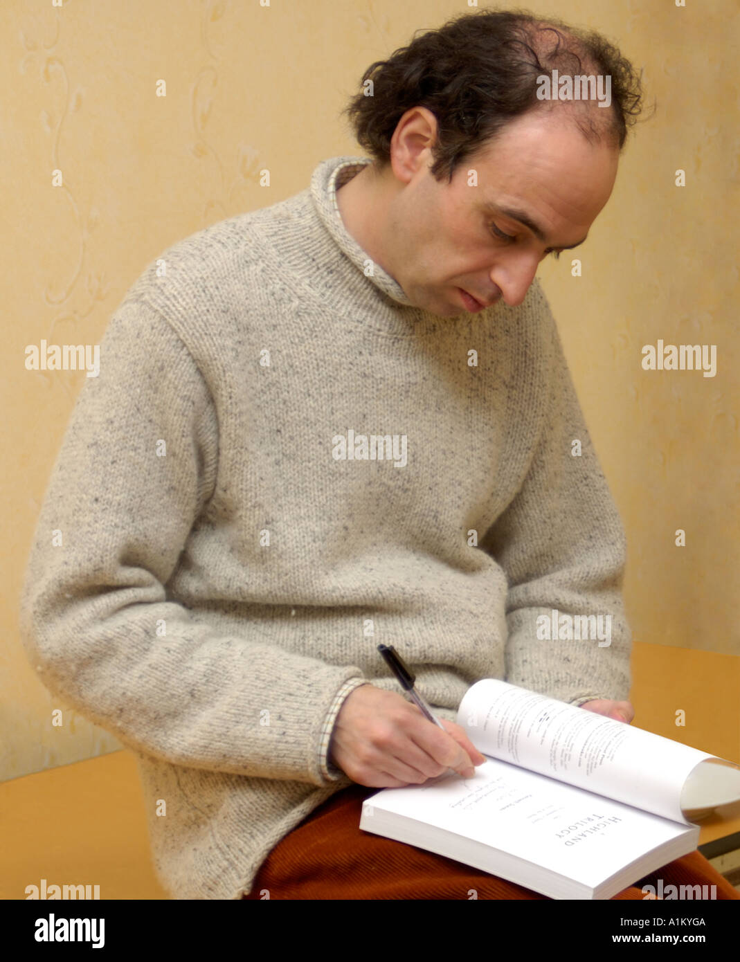 Signed book Banque de photographies et d’images à haute résolution - Alamy