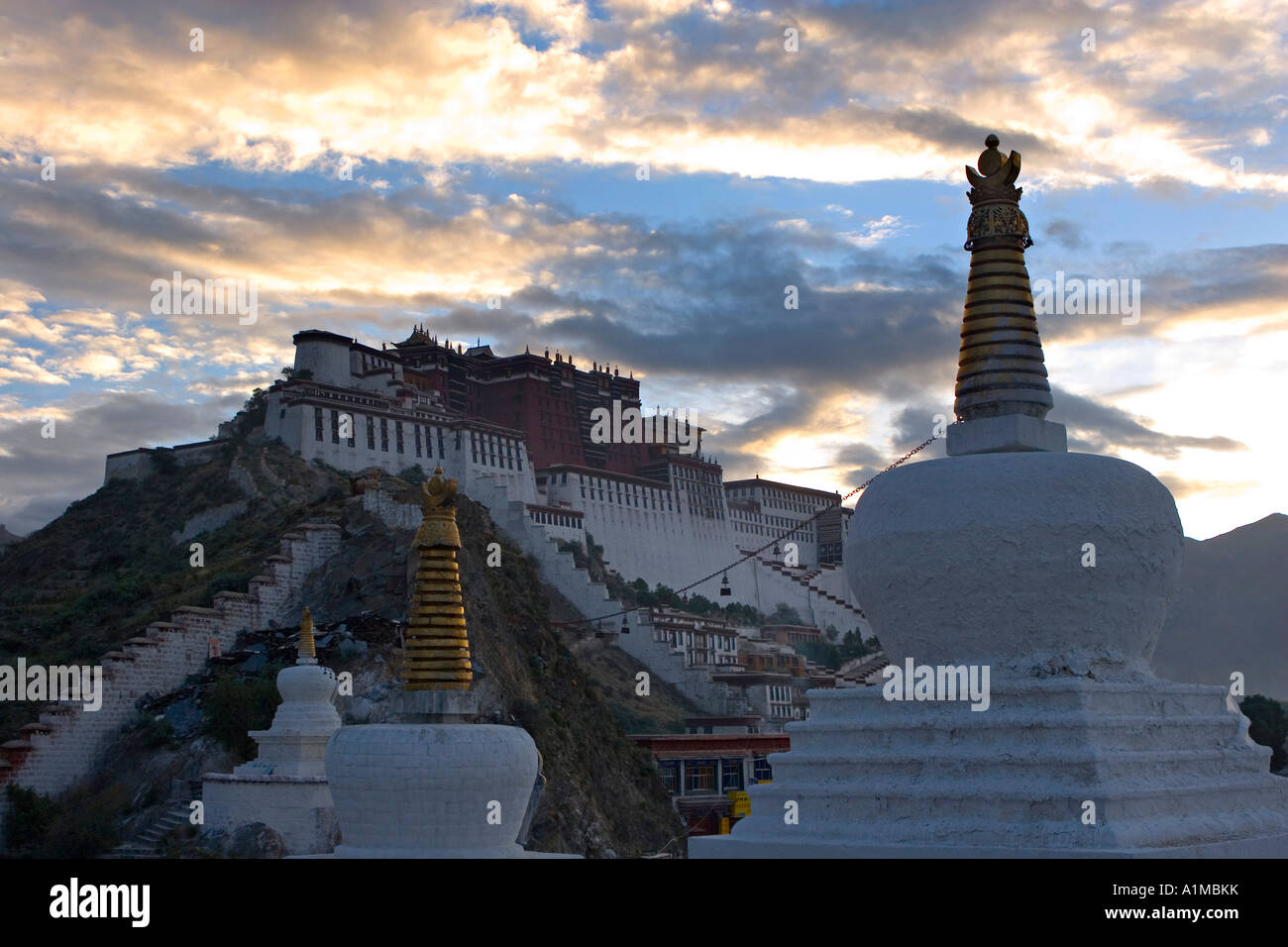 The potala palace Banque de photographies et d’images à haute ...