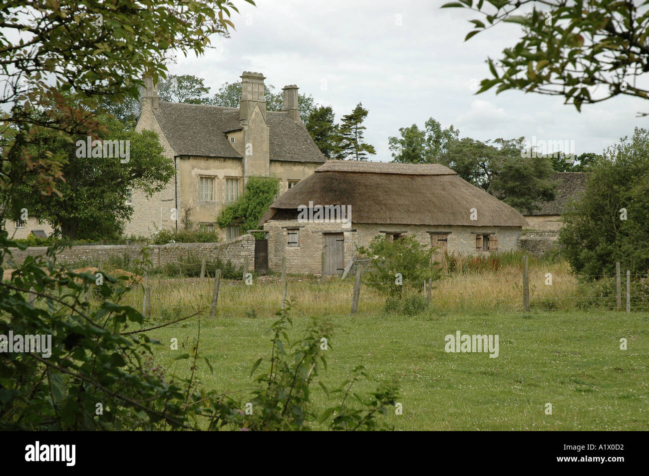 Ferme manoir cogges Banque de photographies et d’images à haute ...