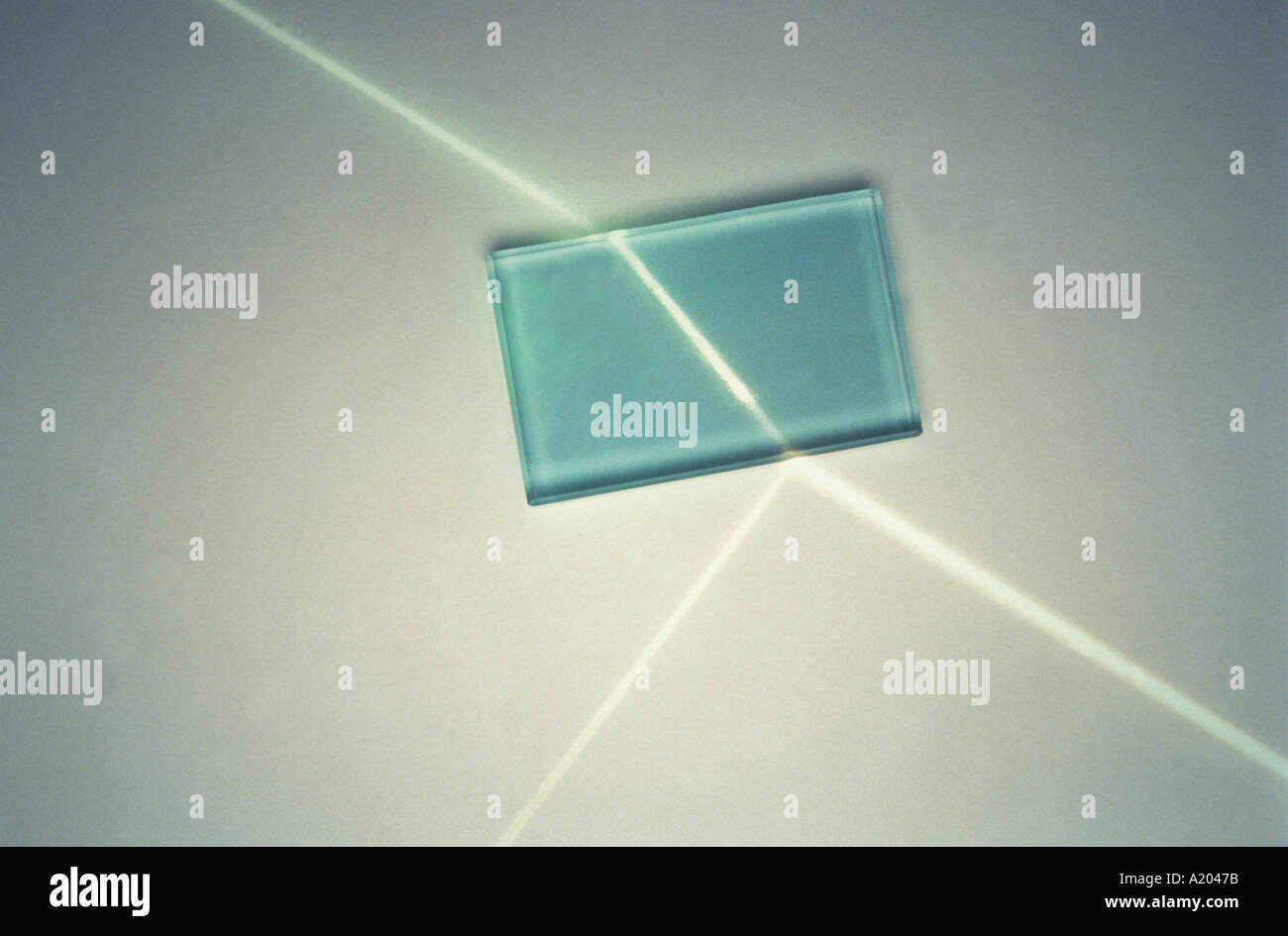 Refraction of incident light Banque de photographies et d’images à ...