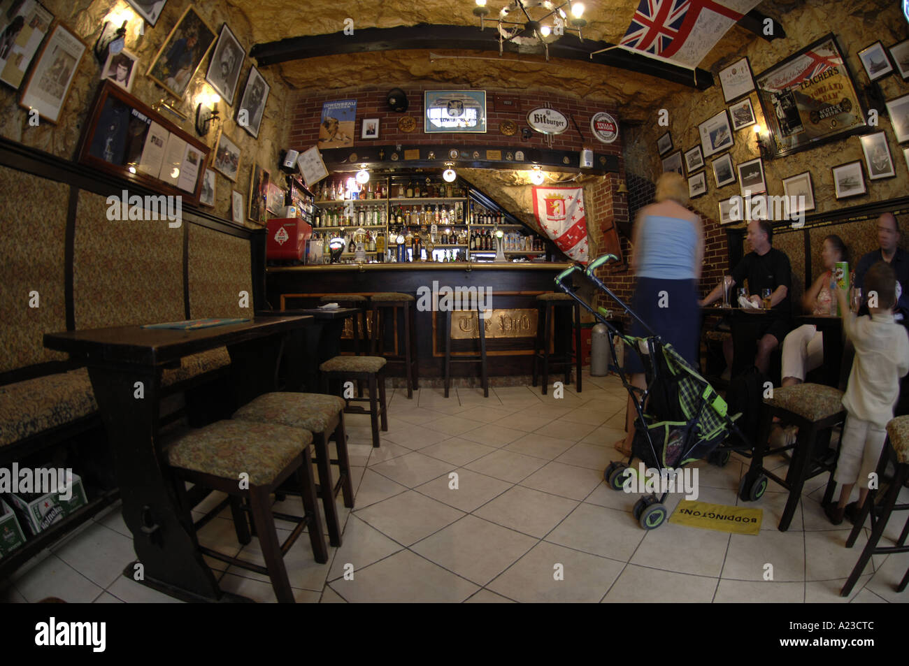 Intérieur la dernière pub pub oliver reed acteur anglais Malte à l ...