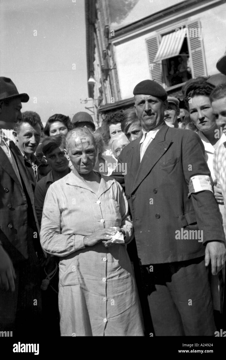 1939-45 collaborateur femelle française avec tête rasée et Nazi tatoo ...