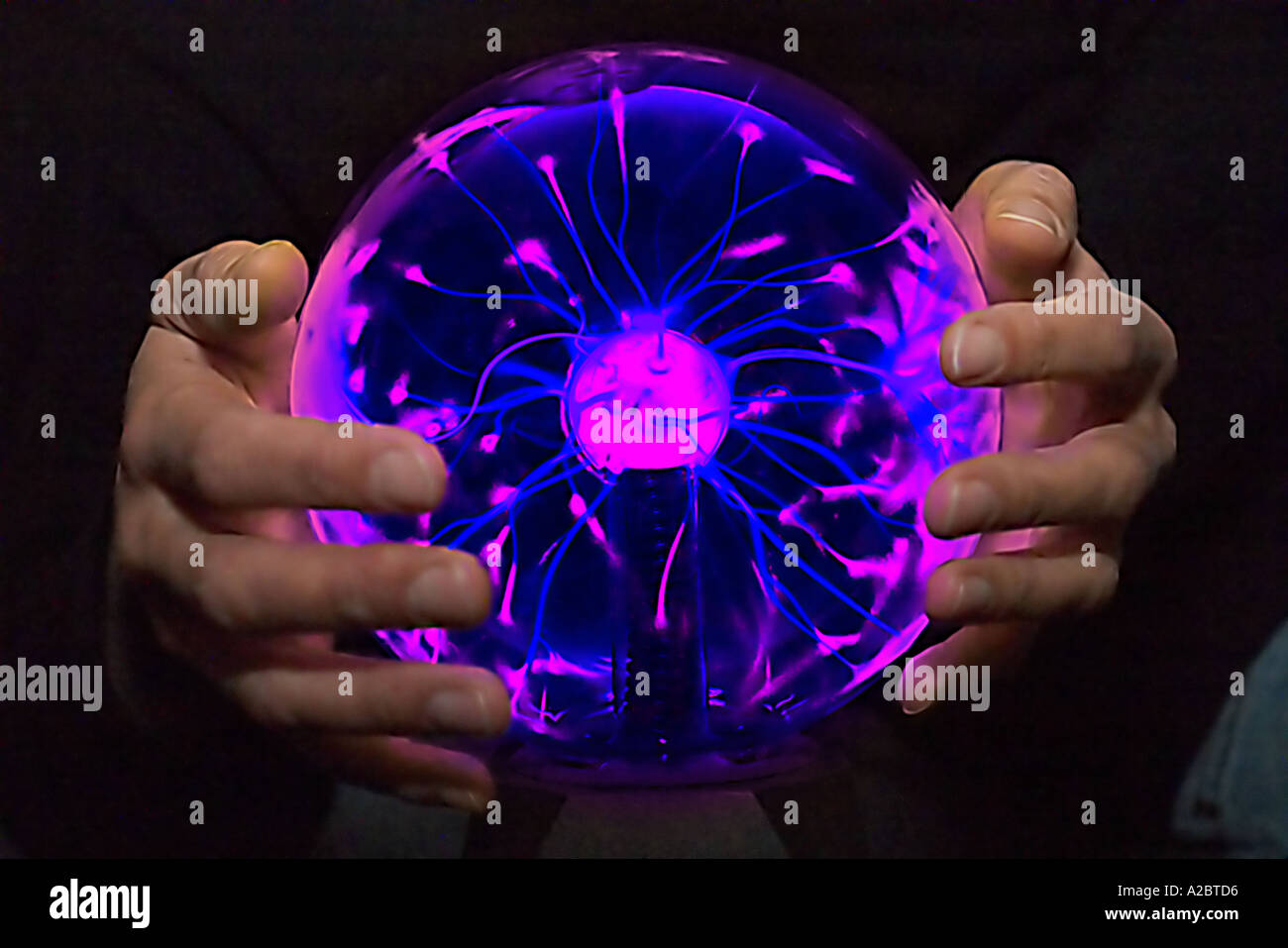 Plasma ball hands Banque de photographies et d’images à haute ...