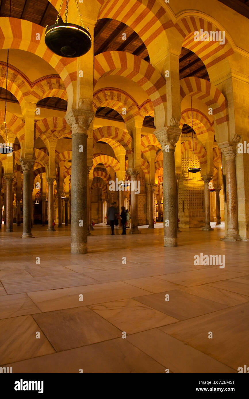 Colonne à l'intérieur de la mosquée Mezquita à Cordoue, Andalousie ...
