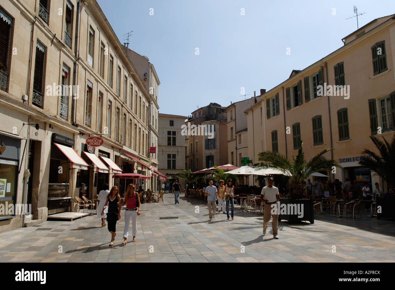 Centre ville de nîmes Banque de photographies et d’images à haute ...