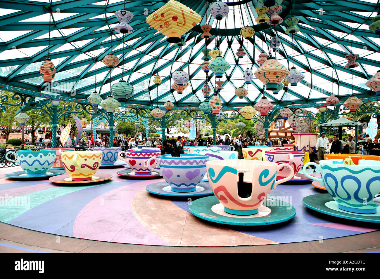 Spinning tea cup ride Banque de photographies et d’images à haute ...