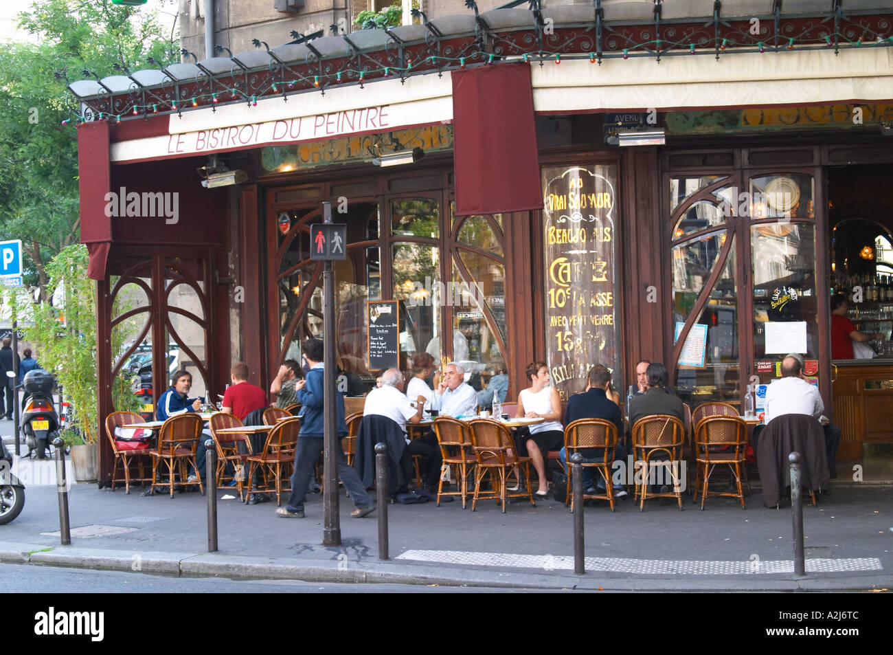 Le Bistrot du peintre cafe bar terrasse terrasse coin salon extérieur ...