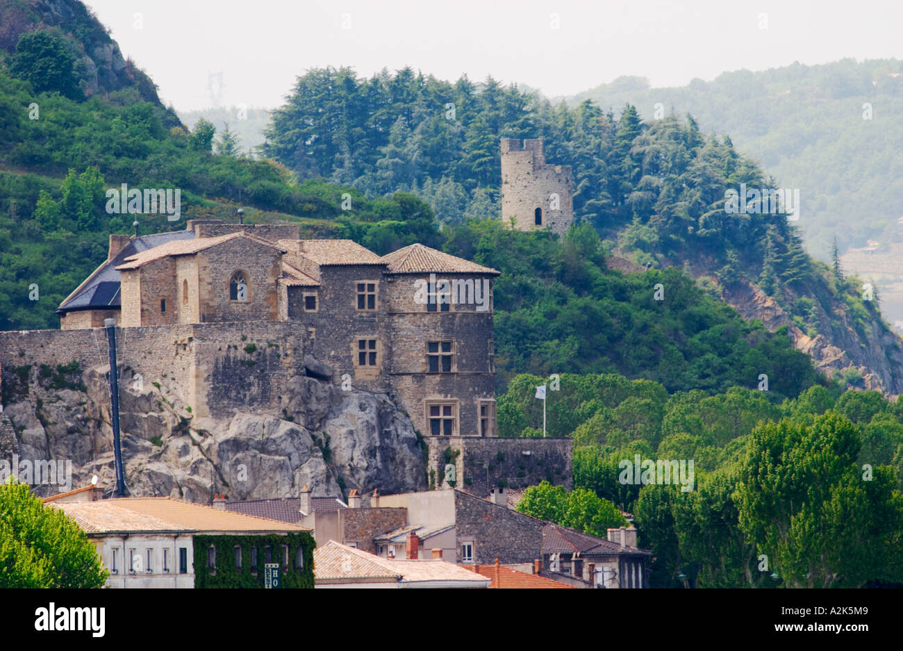 Une tour en ruine Banque de photographies et d’images à haute ...