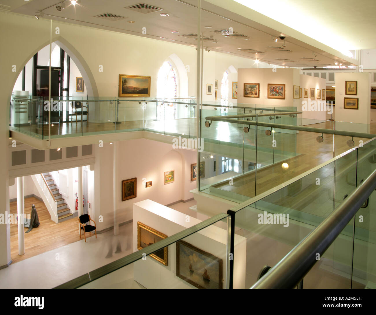 Highlanes Art Gallery la régénération d'une église franciscaine du ...