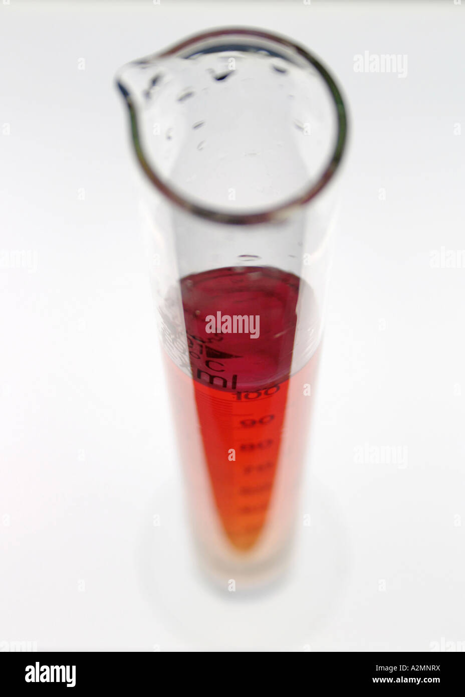 Graduated cylinder volume Banque de photographies et d’images à haute ...