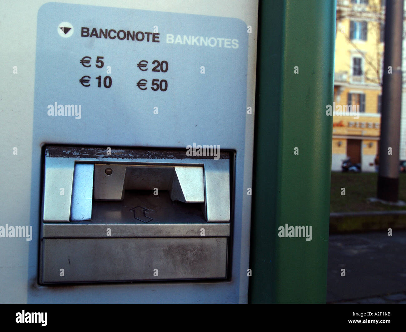Tram ticket vending machine Banque de photographies et d’images à haute ...