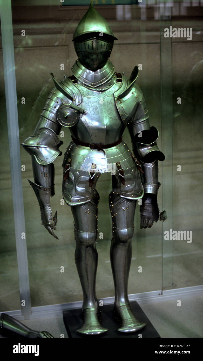 France Paris Ile de France musée médiéval de l'École Militaire Armor ...