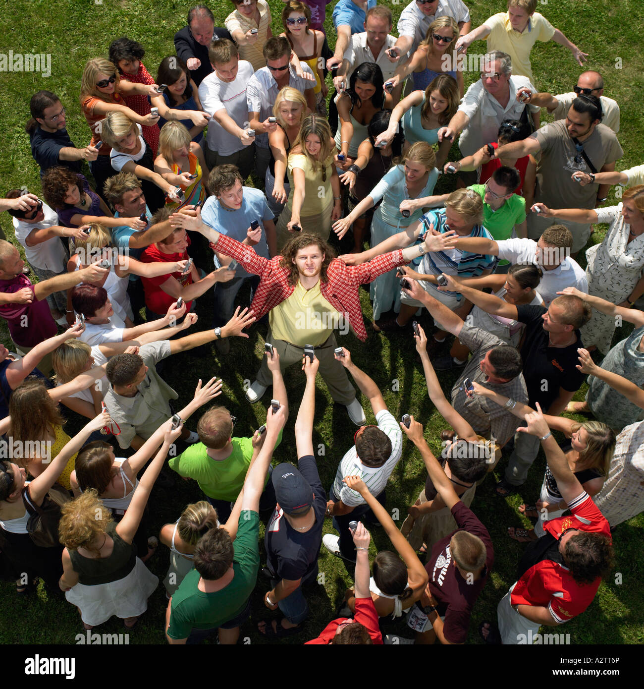 Homme dans la foule Banque de photographies et d’images à haute ...