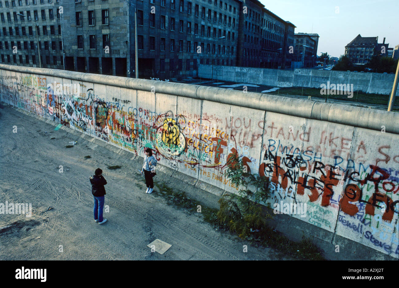 Le mur de berlin Banque de photographies et d’images à haute résolution ...