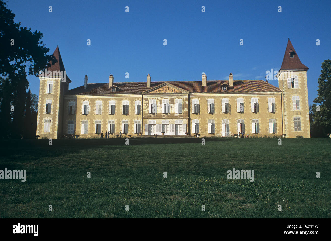 Le château de Marsan village dans le sud-ouest de la France appartient ...