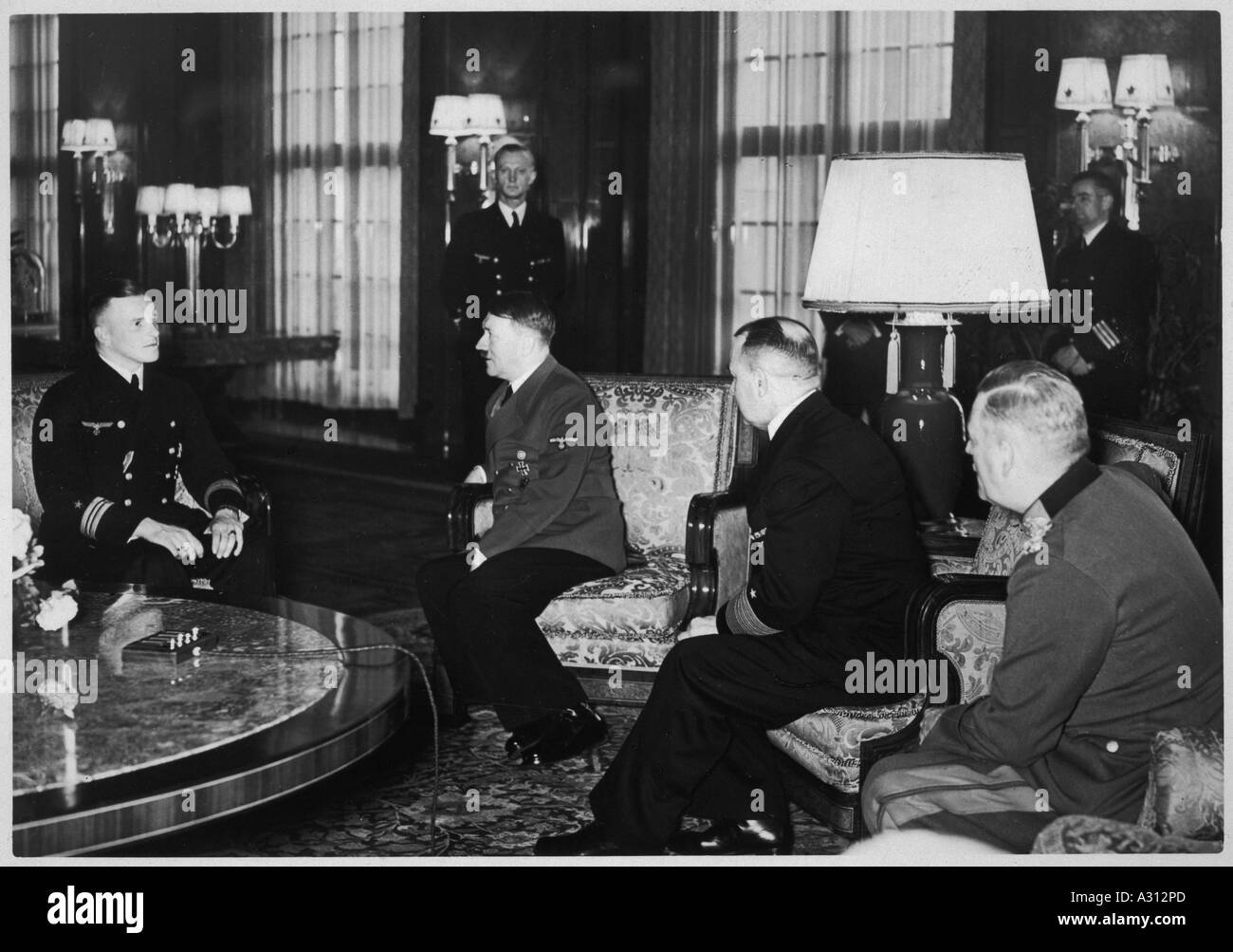 Hitler cross Banque de photographies et d’images à haute résolution - Alamy