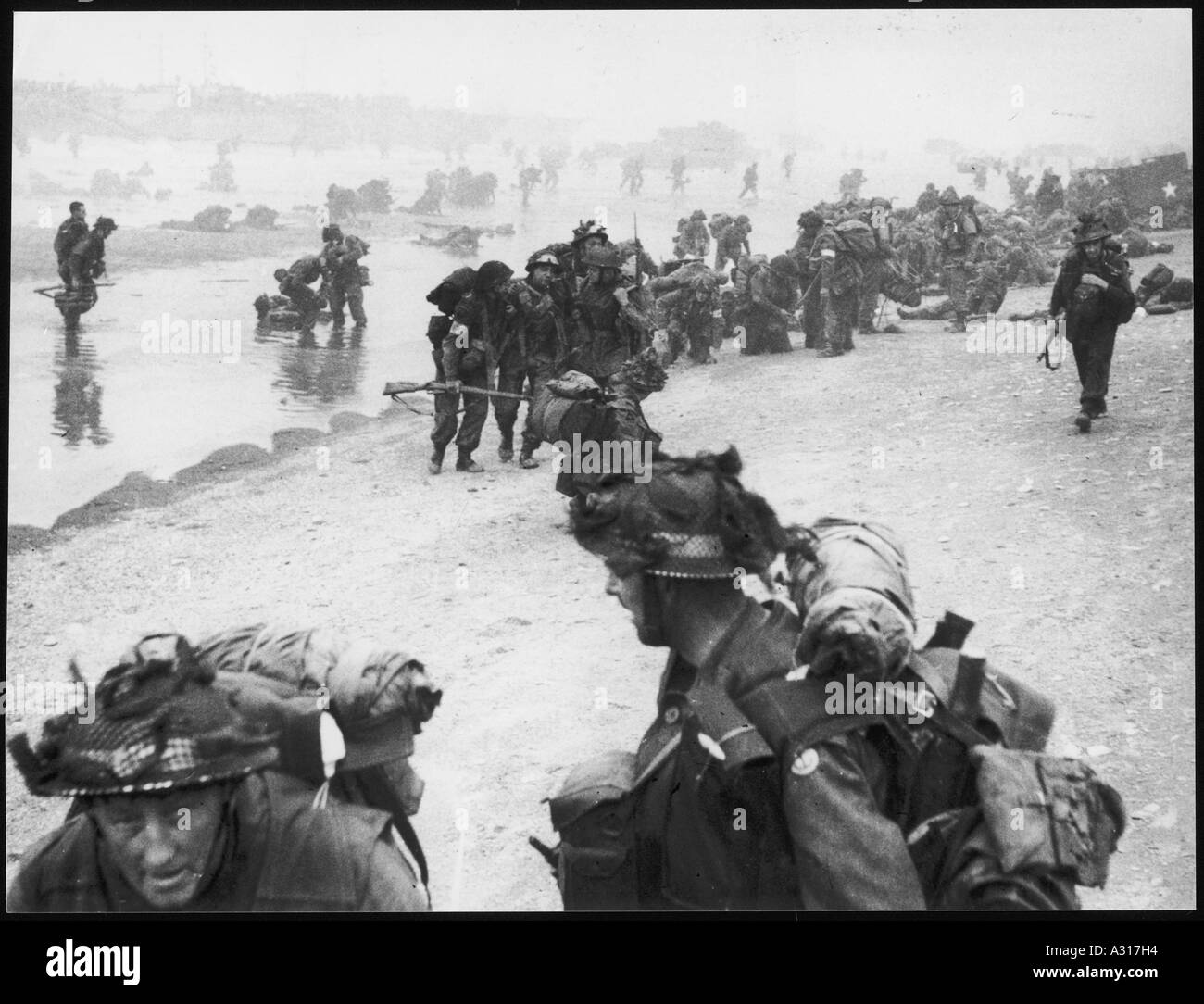 Sword beach Banque d'images noir et blanc - Alamy
