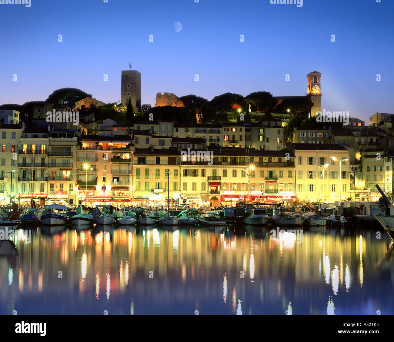 Cannes France Nuit Banque d'image et photos - Alamy