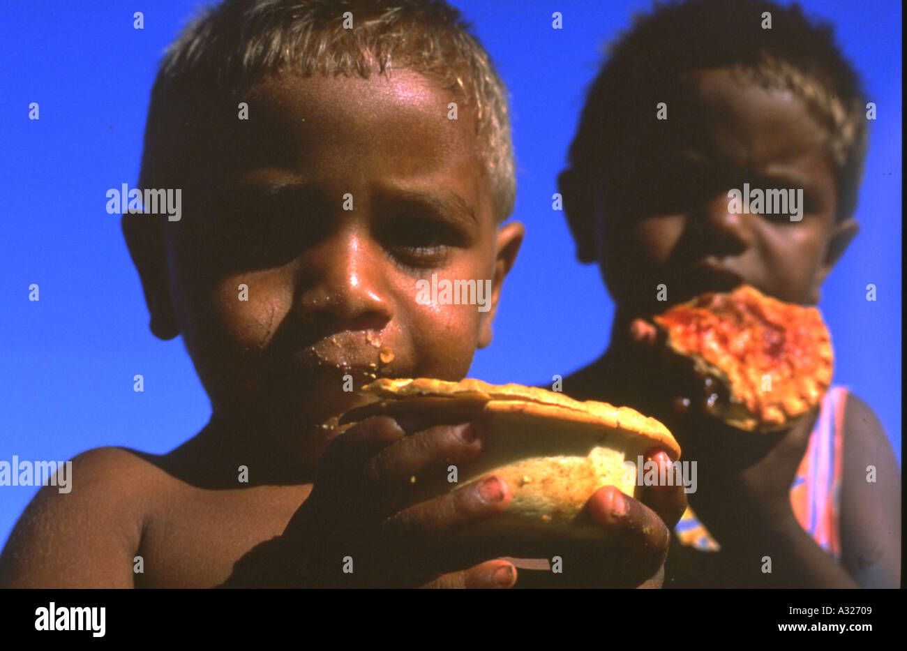 Aboriginal australian eating Banque de photographies et d’images à ...