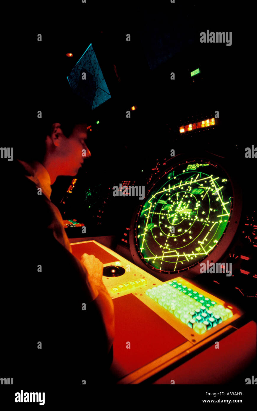 Radar operator Banque de photographies et d’images à haute résolution ...