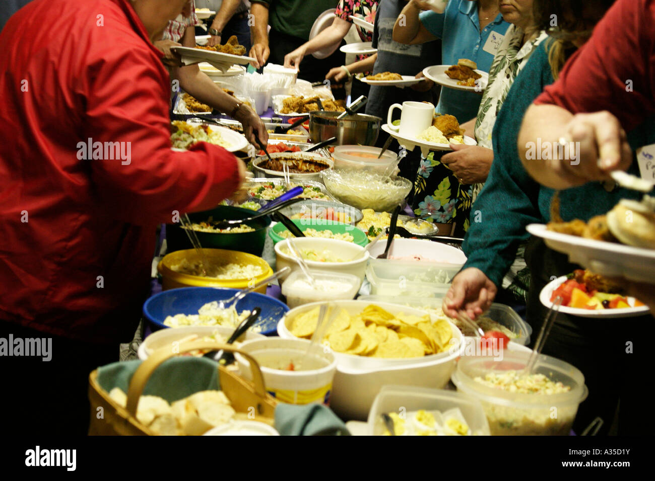 Potluck dinner Banque de photographies et d’images à haute résolution ...