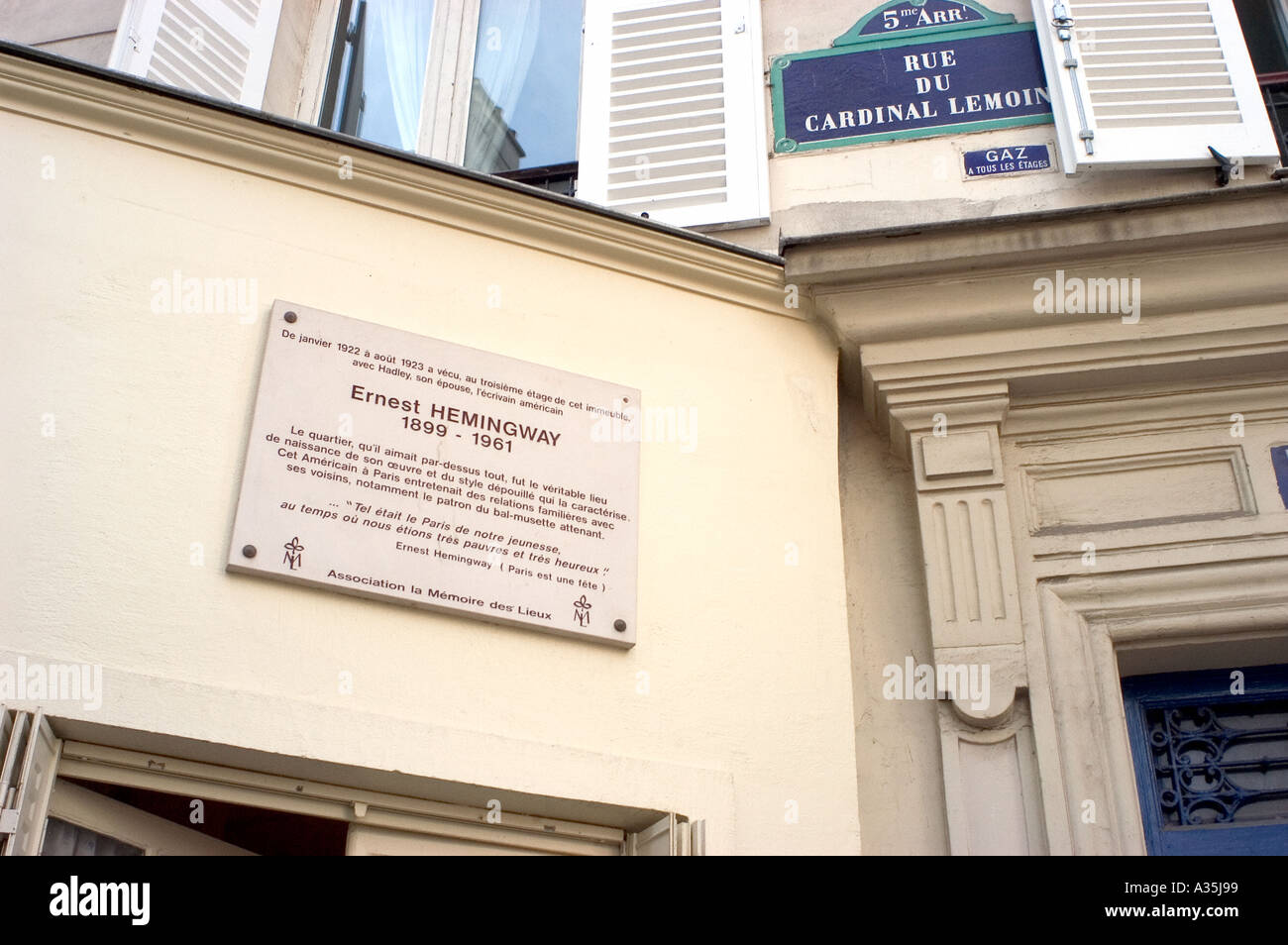 Paris, France, Maison d'Hemingway où l'écrivain a vécu au 74 rue du ...