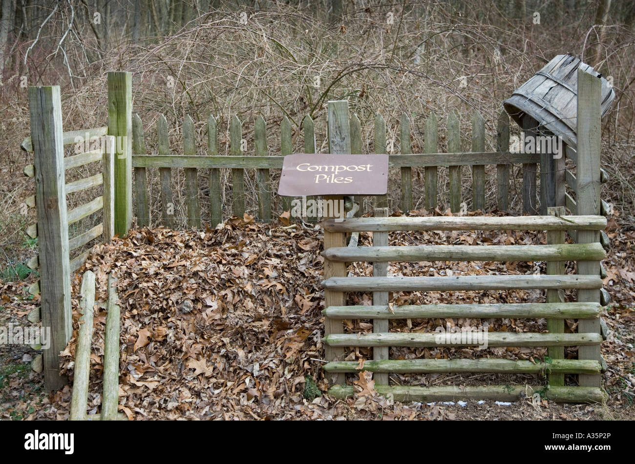 Compost pile Banque de photographies et d’images à haute résolution - Alamy