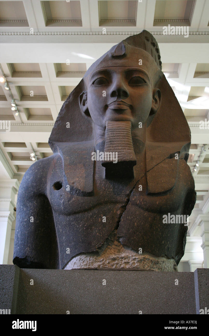 Egyptian statue exhibit british museum Banque de photographies et d ...