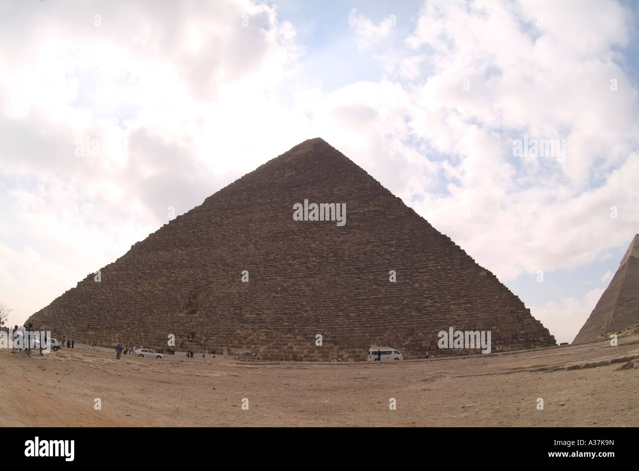 Pyramide de Gizeh pyramide de Khéops Kheops Khafré en arrière-plan ...