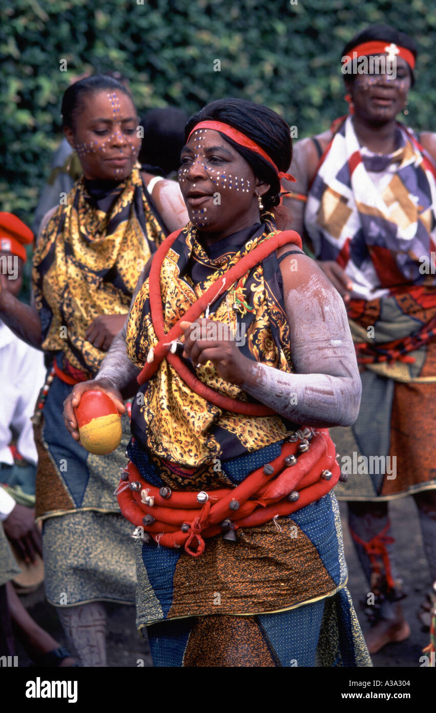 Africa tribal dance face paint Banque de photographies et d’images à ...