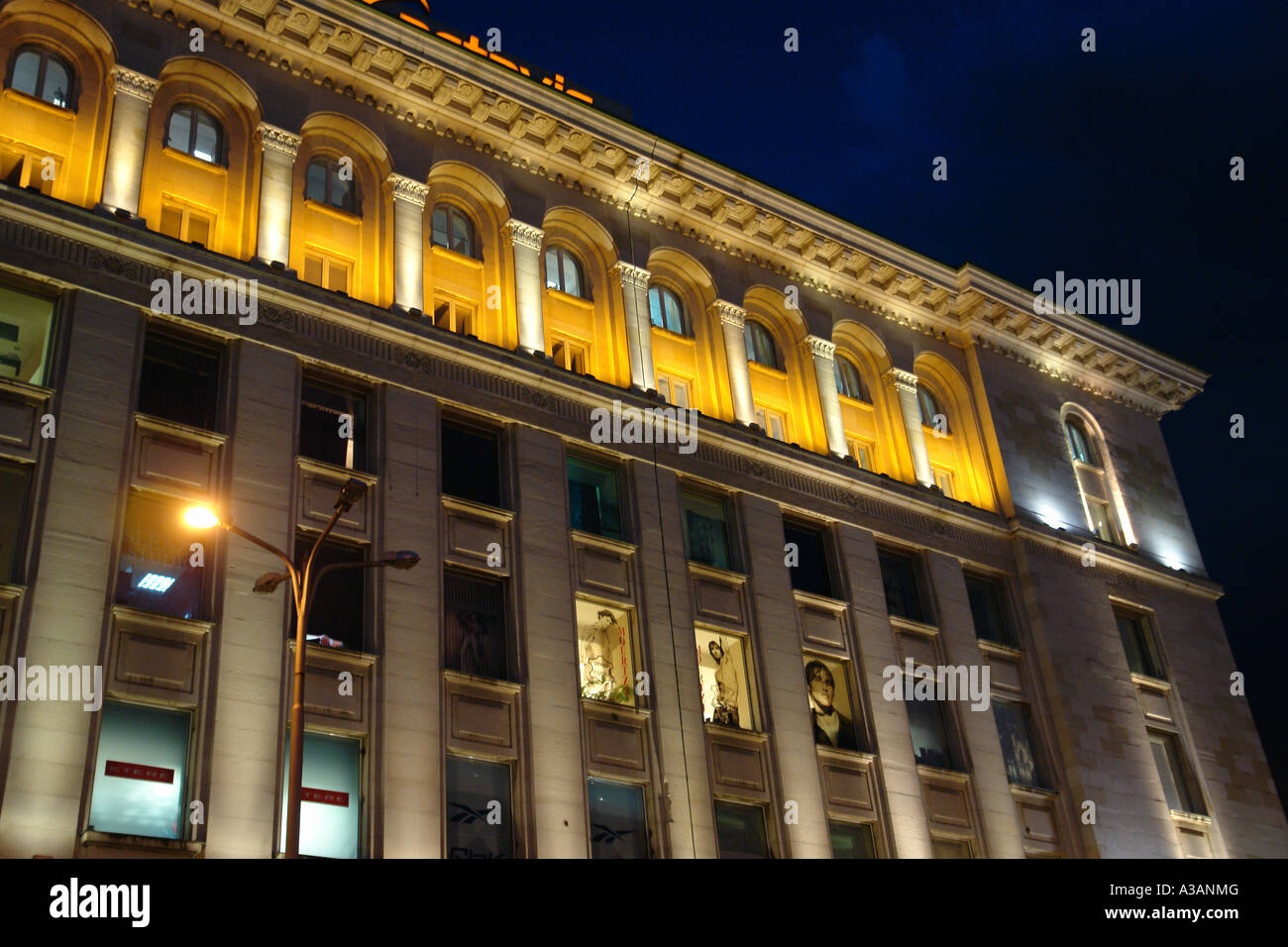 Tsum shopping center sofia bulgaria Banque de photographies et d’images ...