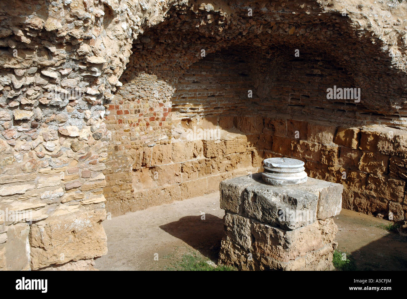 Carthage ancient roman wall ruin Banque de photographies et d’images à ...