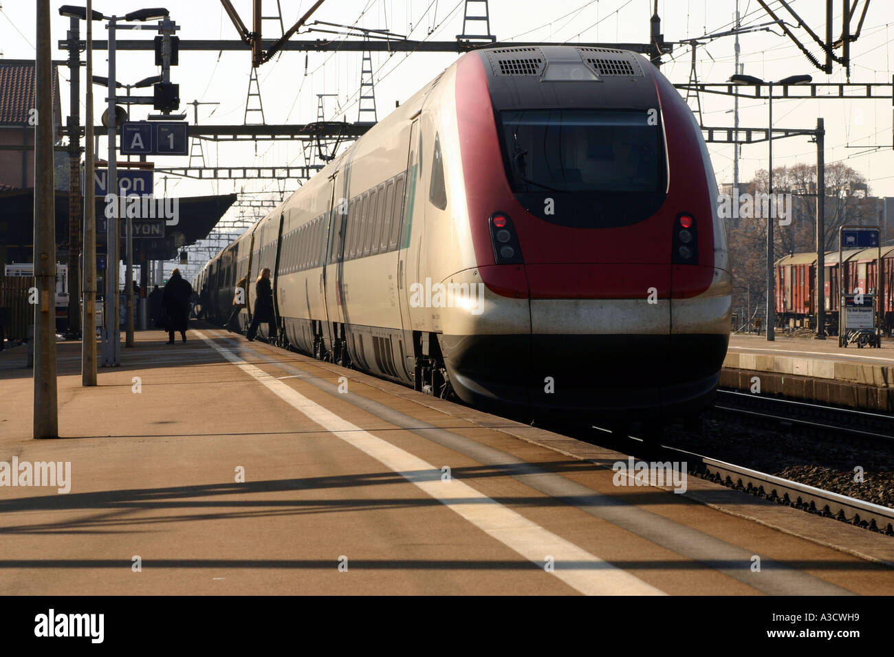 Swiss tilting train Banque de photographies et d’images à haute ...